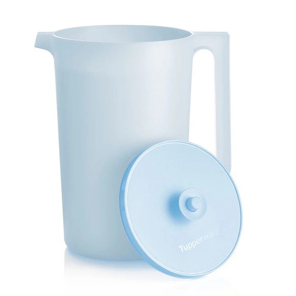 Tupperware | Kitchen | One Gallon Sheer Pitcher With Lid By Tupperware ...